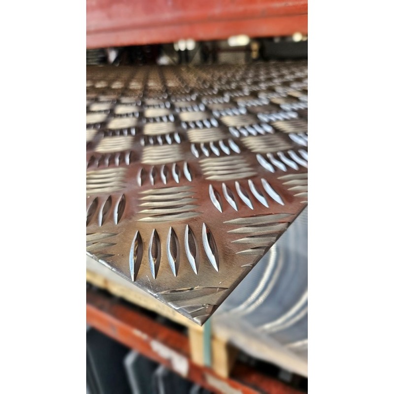 Chapa Damero de aluminio 3000 x 1500 espesor 2mm